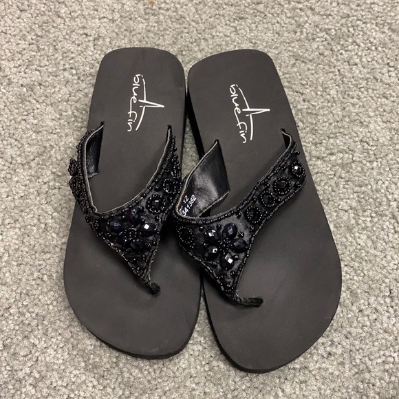 Blue Fin | Shoes | Euc Kids Embellished Wedge Thong Sandals Size 2 ...